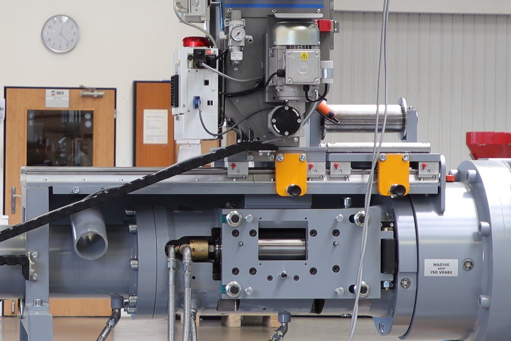 Extruders for processing of rubber compounds and EPDM