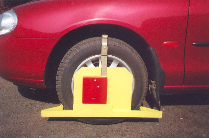 WHEEL CLAMPS FOR CAR